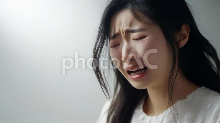 仕事で失敗をし落ち込み悩む女性 No 27435515|写真素材なら「写真ac」無料(フリー)ダウンロードok