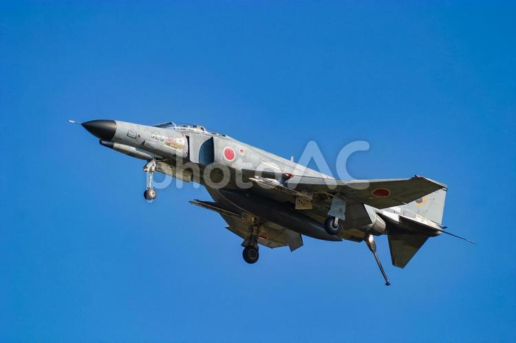 飛行する航空自衛隊の戦闘機F-4EJ改 - No: 31842541｜写真素材なら「写真AC」無料（フリー）ダウンロードOK