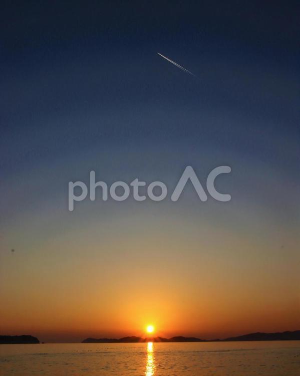 沈みゆく太陽と飛行機 No 25318763｜写真素材なら「写真ac」無料（フリー）ダウンロードok
