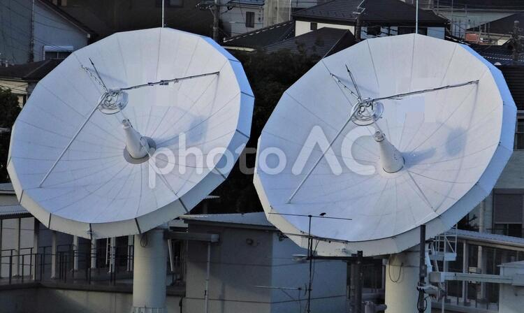 衛星放送アンテナ - No: 4002589｜写真素材なら「写真AC」無料（フリー）ダウンロードOK