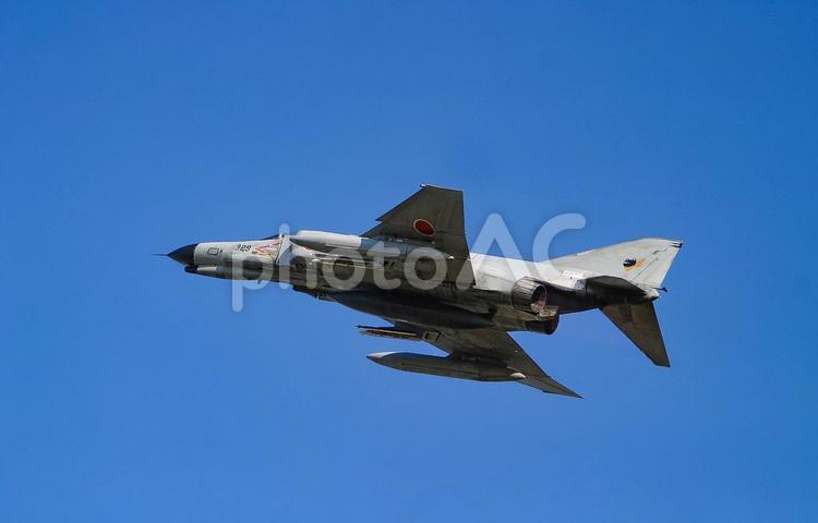 飛行する航空自衛隊の戦闘機F-4EJ改 - No: 31773519｜写真素材なら「写真AC」無料（フリー）ダウンロードOK