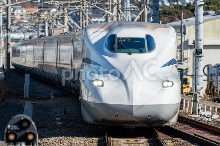 入線してくる東海道山陽新幹線N700S - No: 31985244｜写真素材なら「写真AC」無料（フリー）ダウンロードOK