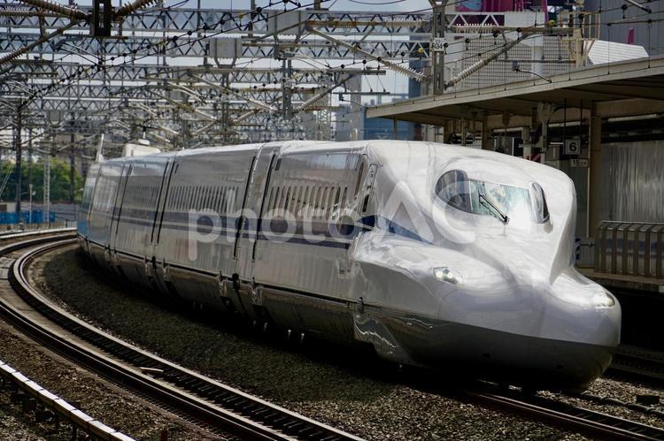 東海道新幹線N700Sが浜松駅を通過 - No: 31697246｜写真素材なら「写真AC」無料（フリー）ダウンロードOK