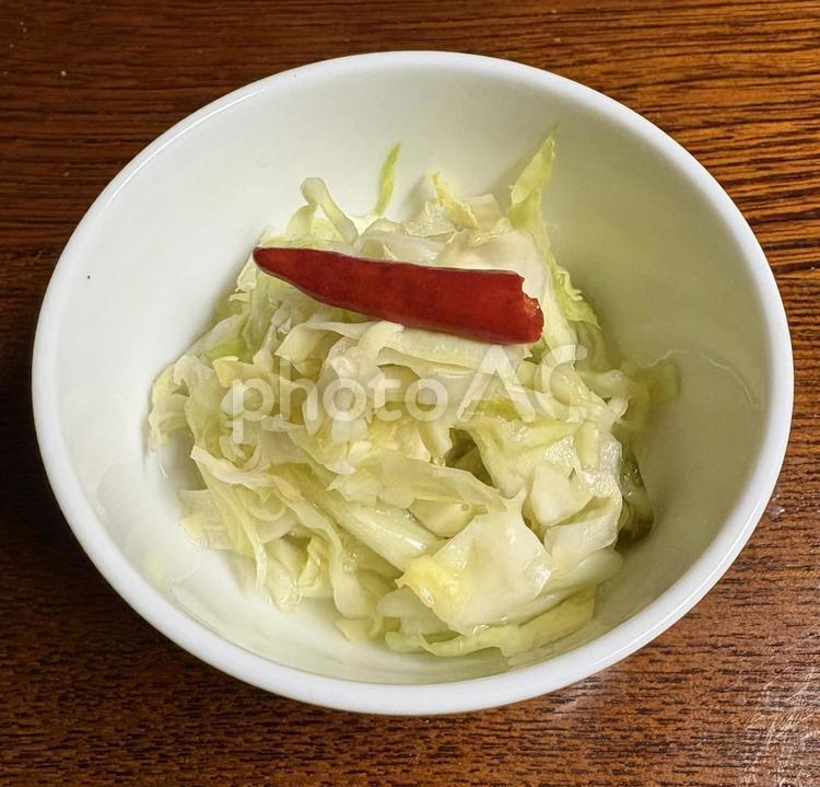 R7.01.06 醗酵キャベツと鷹の爪 - No: 31677408｜写真素材なら「写真AC」無料（フリー）ダウンロードOK