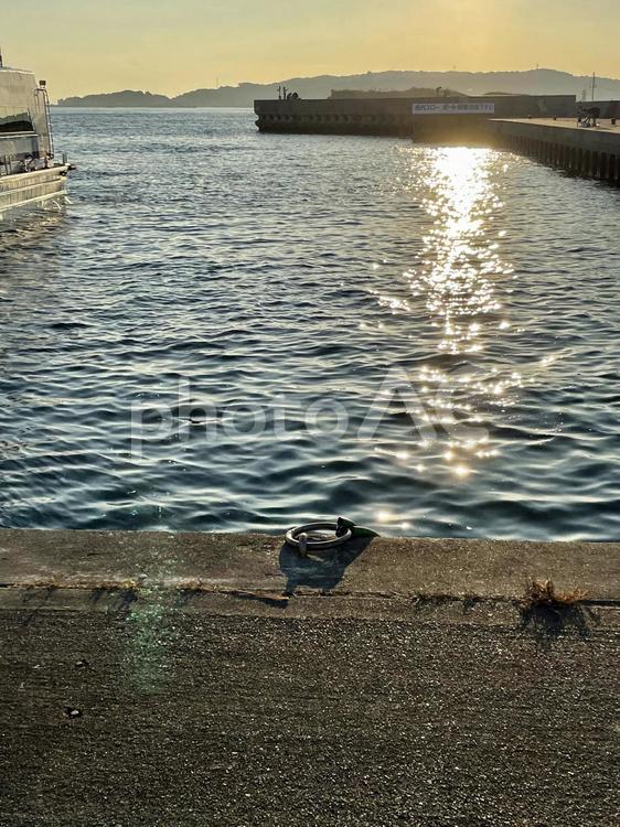 沈みゆく夕日が海に写る 008(愛知県・知多郡日間賀島) No 22393654|写真素材なら「写真ac」無料(フリー)ダウンロードok