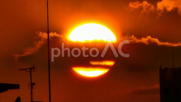 沈みゆく太陽。 No 24175378|写真素材なら「写真ac」無料(フリー)ダウンロードok